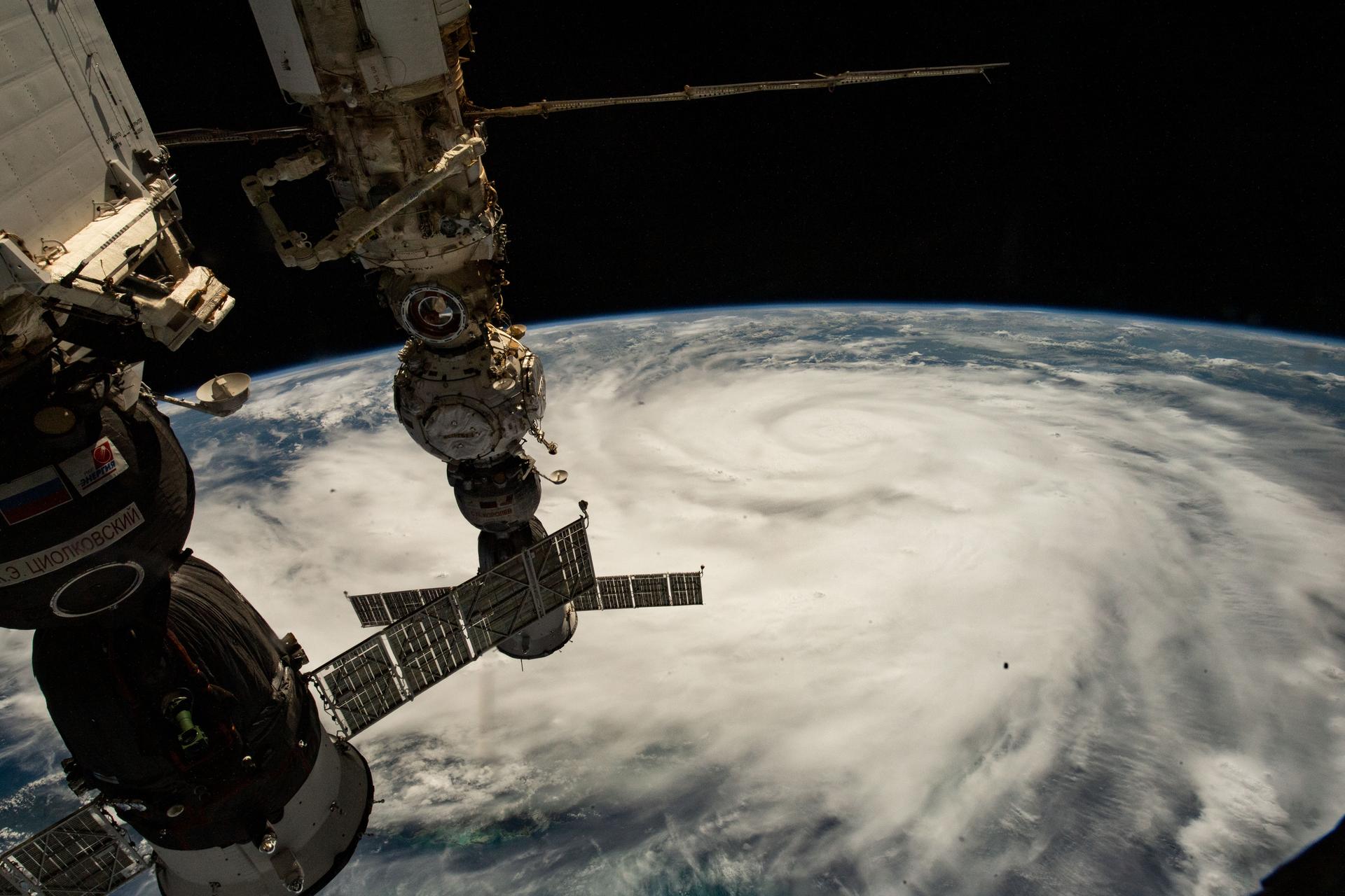 Earth Observation Satellites Contribute to Hurricane Ian Tracking ...